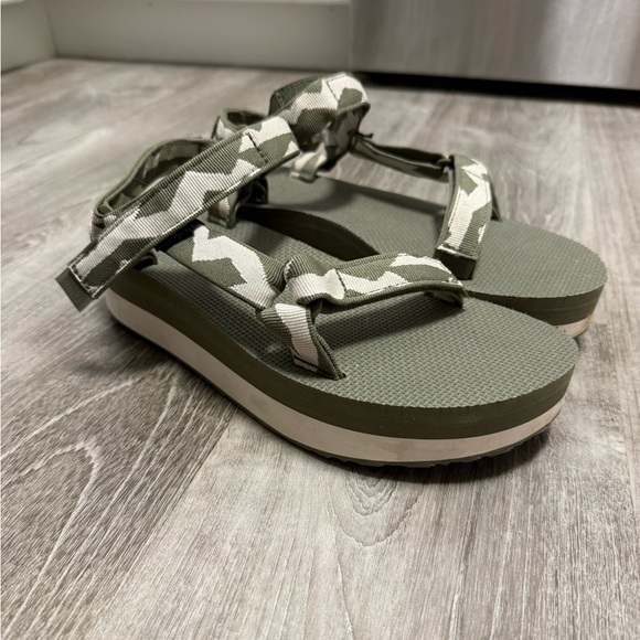 Teva | Shoes | Teva Platform Mountain Print Universal Sandals | Poshmark